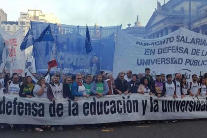 Marcha universitaria: manifestantes reclamaron en el Congreso fondos ...
